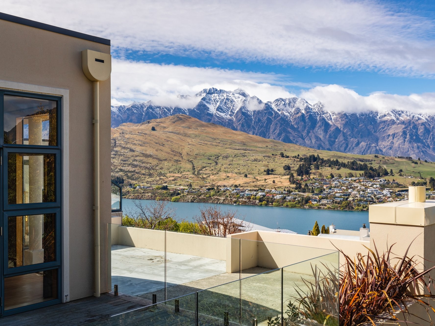 Bold home on the hill - Queenstown Hill, Queenstown